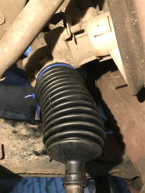 Замена пыльников рулевой рейки, рулевых тяг sandero 2009 — Dacia ...