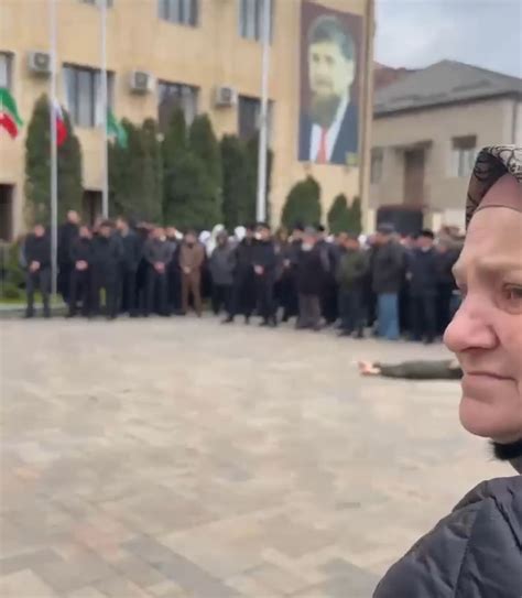 დედამიწის გარშემო ჩეჩნეთში კადიროვის ადამიანებმა მოand₾ეს მოზარდი რომელიც თავს დაესხა Gps