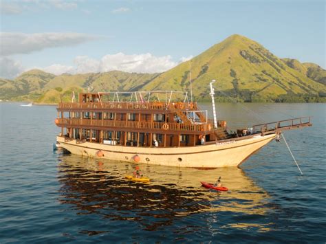 komodo open trip sailing trip indonesia