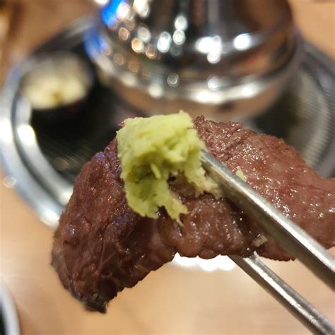 영양사 밍글이 가장 좋아하는 음식은 생 고추냉이를 얹은 소고기구이입니다~ 기름진 소고기와 알싸한 고추냉이의 조화가 너무
