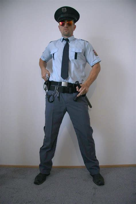 Policista - Marthy Striptér