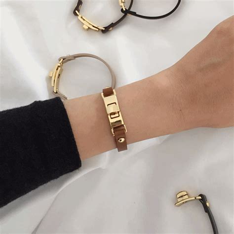 스퀘어 금장 소가죽 브레이슬릿 여자 팔찌 에이블리