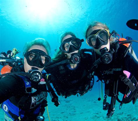 200 Scuba Diving Wallpapers