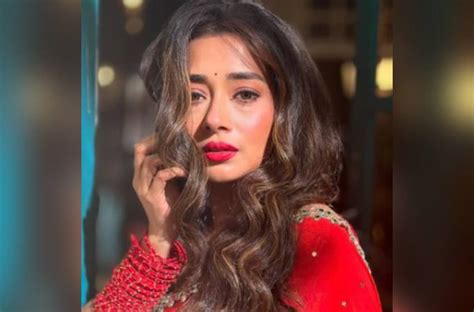 Tina Dutta Leaves Fans Mesmerized With Her Beauty In Her Traditional