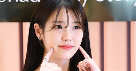 아이유 美 빌보드 선정 넘버 원 아티스트…대체불가한 존재