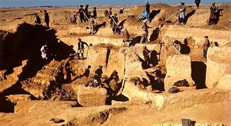 دخترانی که در طلا دفن شده بودند عکس