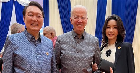 윤대통령 부부 바이든과 환담기시다 부부와도 만나