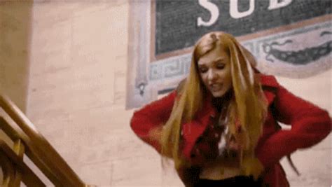 25 Battles Every Woman Knows Too Well