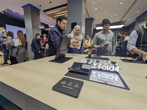 Samsung Opens Its Largest Offline Store In North India The Hindu