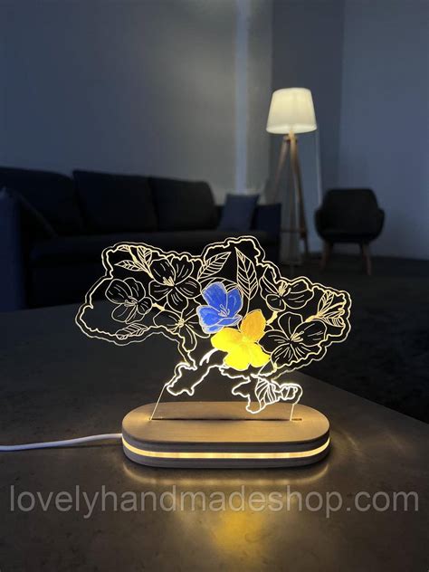 Нічник карта Україна гортензія з Usb розємом 18 13см продаж ціна у Харкові настільні лампи
