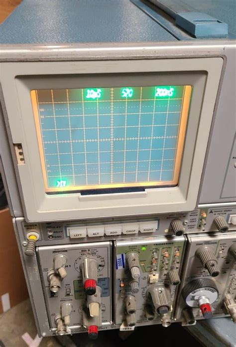 Tektronix 7704a Analog Oscilloscope With Plugins