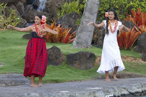 Aloha Festival Attractive Young Girls In Traditional Dress Perform