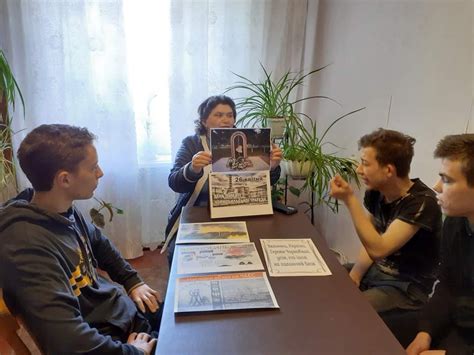 Вихователі гуртожитку Година вшанування Память з полиновим присмаком болю