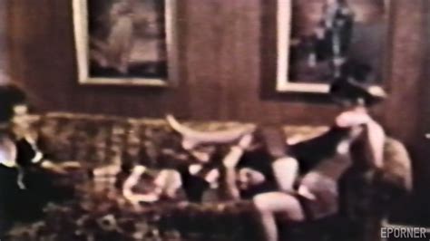 Threesome Action On Couch Eporner