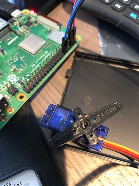 Jitter Free Servo Control On The Raspberry Pi By Chris Garrett Maker Hacks Medium