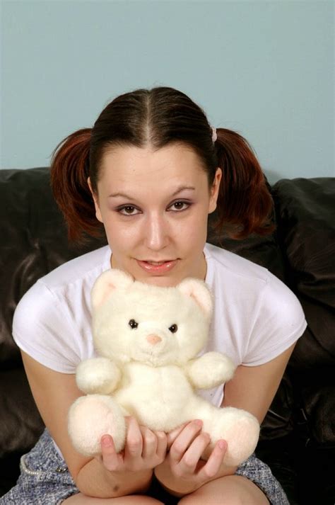 teen single babe fingering and spreading her pussy porn pictures xxx