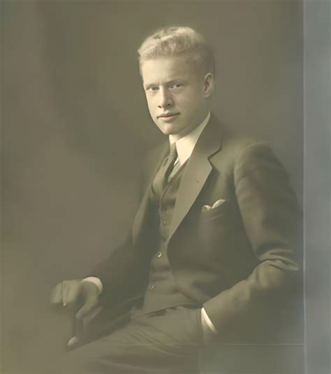 Taylor Swifts Grandfather The Untold Story Of Archie Dean Swift Wwii Hero Celebrities