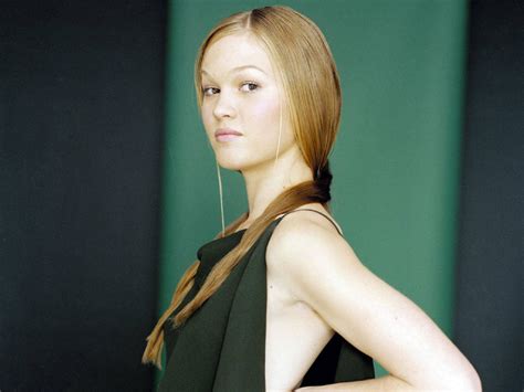 Julia Stiles Hd Wallpapers