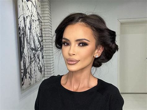 Сладка семейна снимка и нов татус Мария на седмото небе от щастие Звезди Woman Bg