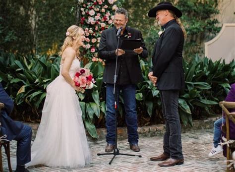 Trace Adkins Marries Victoria Pratt With Blake Shelton By His Side