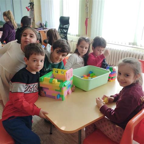 Занимание по Конструиране и Технологии на тема „Да си направим къща“ ДГ Детелина