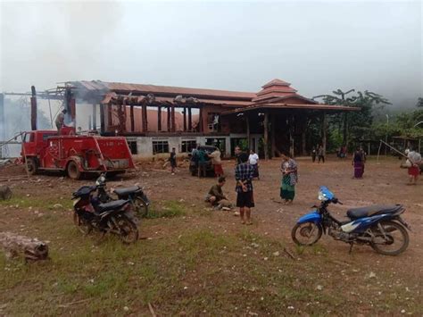 Dvb ဘုရားသုံးဆူအနီး စစ်ကောင်စီတပ်က လေယာဉ်ဖြင့် ဗုံးကြဲ၊ ဘုန်းကြီးကျောင်း မီးလောင်ပျက်စီး ဓာတ်ပုံ