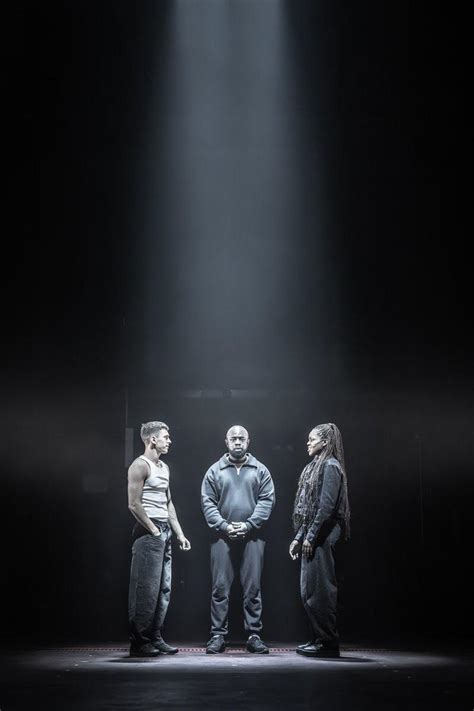 톰 홀랜드 주연 로미오와 줄리엣 연극 사진 근황 치지직 에펨코리아