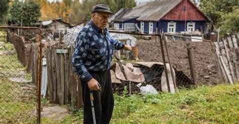 Когато баща ми остаря възникна въпросът как ще се грижа за него Апартаментът ни е малък и не