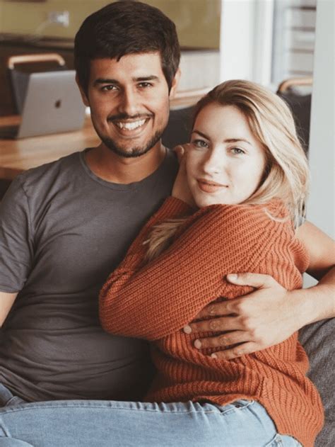 ध्रुव राठी से कम या ज्यादा कितनी पढ़ी लिखी हैं उनकी पत्नी जूली Tv9 Bharatvarsh