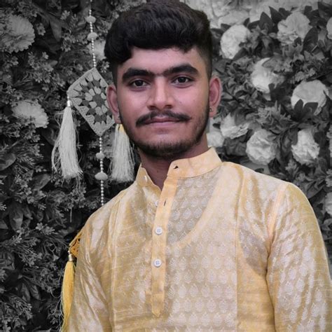 Moti Raja Moti Raja 0010 • Threads Say More