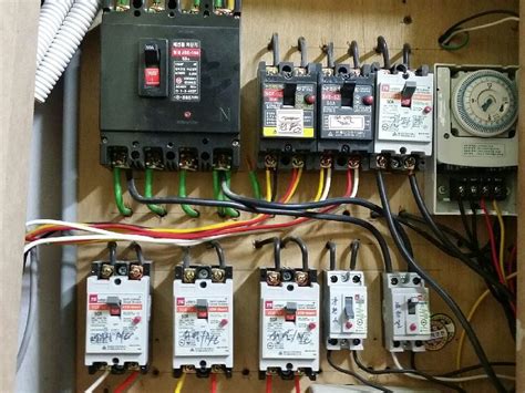 전주led조명 신성전기조명 누전 배선차단기 전주led조명 유신성전기조명 입니다 전기시공 전기공사 전기설비 조명 및 전기자재 도소매 업체입니다 철근 및 H형강