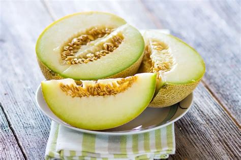 خوردن طالبی در بارداری بخوریم یا نخوریم؟