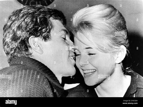 Sue Lyon With Husband Hampton Fancher In Hollywood 14 December 1963