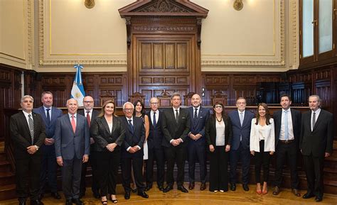 Sin Los Representantes Del Congreso La Corte Le Tomó Juramento A Los