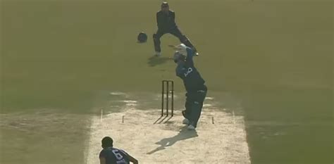 Viral Ali Razzaq Reminds Us Of Father Abdul Razzaq Video