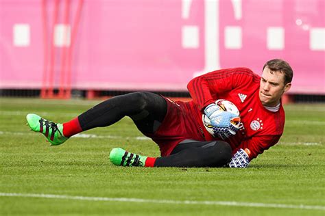 Bayern Munich Players Pics Of The Sexy Soccer Hunks Hollywood Life