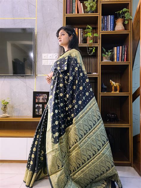 Krishnokoli Dhira Shop