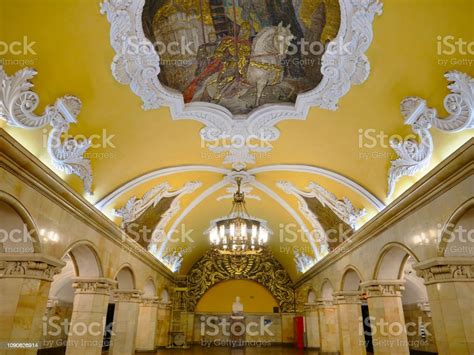 모스크바 지하철의 콤소몰스카야 역 아름 다운 실내 장식 러시아 0명에 대한 스톡 사진 및 기타 이미지 0명 건축 건축물 Istock