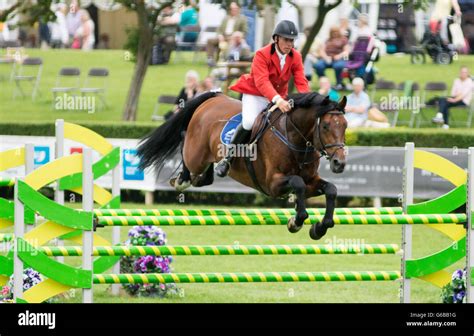 Lincolnshire Uk 23rd June 2016 Showers Dancing Jcb Diggers Horse