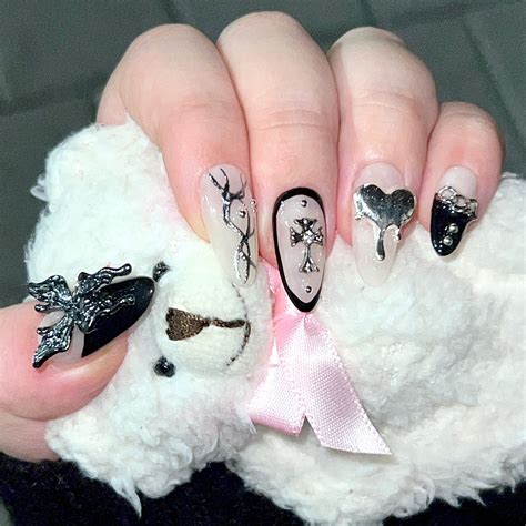 실버버터플라이 수제네일팁 나비네일 유니크네일 에이블리
