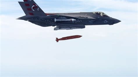 F 35c Carrier Variant Jsf Drops First Agm 154 Joint Standoff Weapon Jsow The Aviationist
