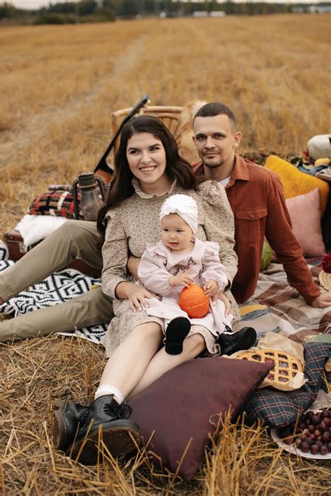 Семейная фотосессия на природе осенью Фотосессия Семейные фотосессии