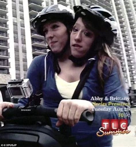 How Ultra Rare Conjoined Twins Abby And Brittany Hensel Drive Eat And Have Sex Daily Mail Online