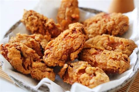 炸鸡翅就这样做，外皮酥脆，鸡肉鲜嫩多汁，学会可以不用买了 知乎