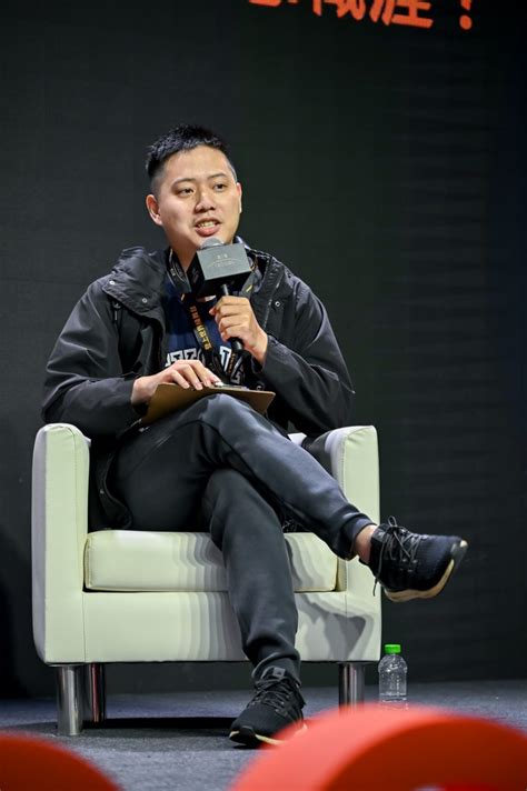 Horror Writer Sexual Assault Pua Man Also Lures To Take Nude Photos