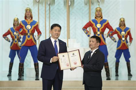 Академич хэргэм хүртээв Монгол Улсын Ерөнхийлөгчийн Тамгын Газар