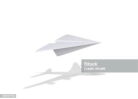 실제 항공 비행기의 그림자를 드리우는 3d 백서 비행기 비행기 리더십과 성공을 렌더링합니다 다양성 독창성 및 개성 차이 동기 부여 및 성장 3차원 형태에 대한 스톡 사진 및