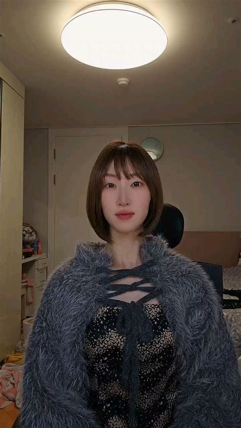 새벽 카메라 테스트💜 카메라 조명 세팅 어둡게 잘못 조정한거 아직도 못 고침ㅜ 내 비록 이 털 코트를 환불하더라도 영상 사진을