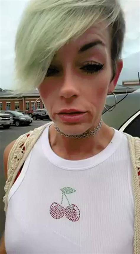 Cream My Tongue Before I Leave The Shower Scrolller