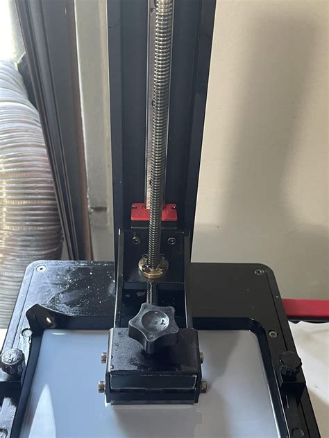 The Platform Doesnt Move Smoothly And Screw Is Covered In A Lot Of Oil Do I Need To Replace